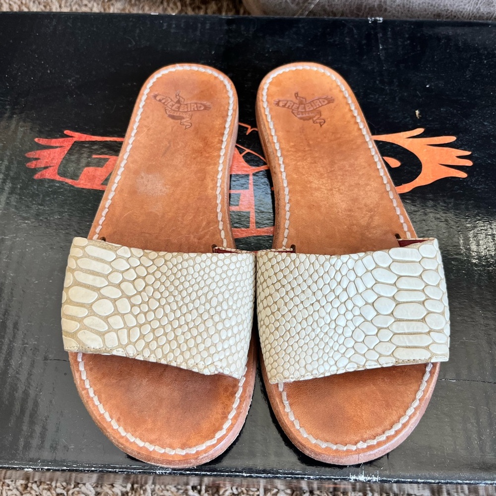Freebird Golden Sandal - Gem
